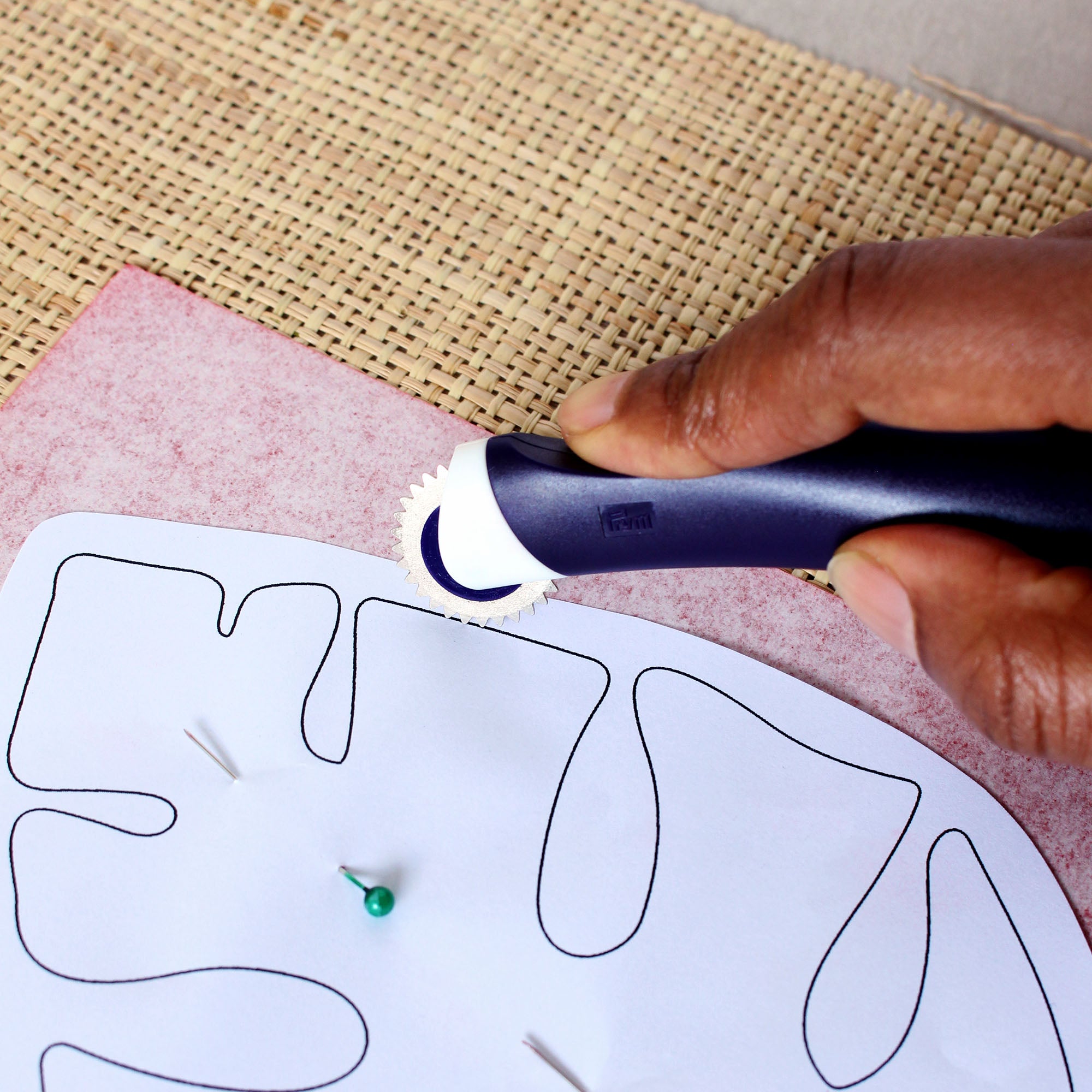 Prym Ergonomic Tracing Wheel - Toothed for Embroidery & Pattern ...